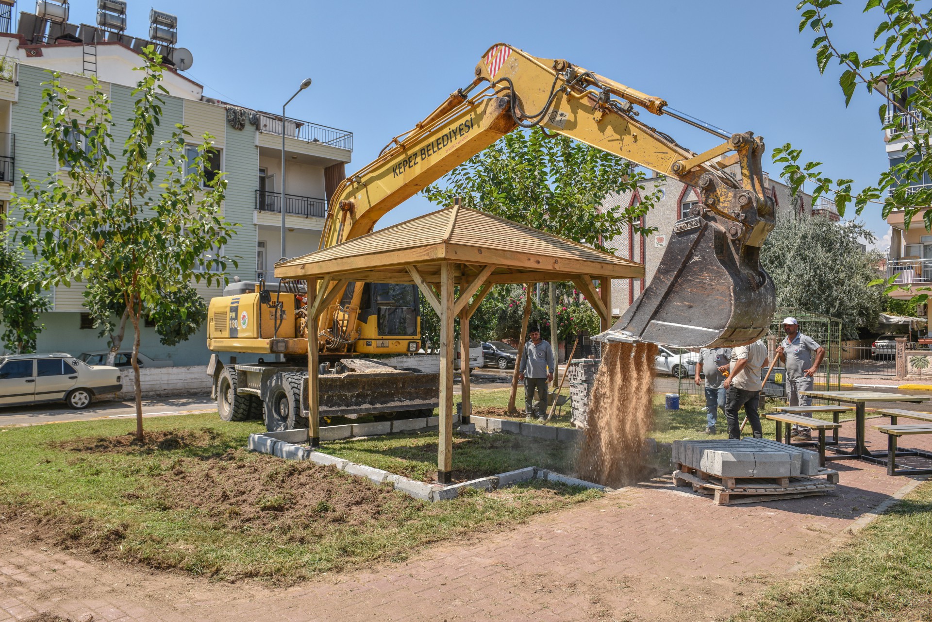 Kepez Belediyesi - Yenilenen parka ilk ağaç fidanı Kocagöz’den