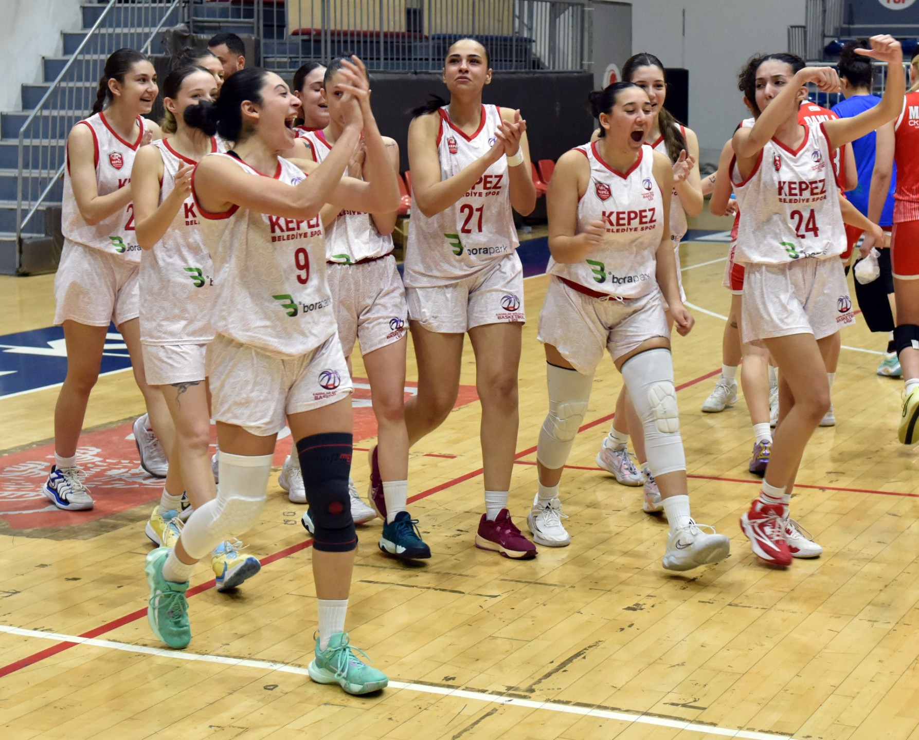 Kepez Belediyesi - Kepez’in kızları eze eze yendi