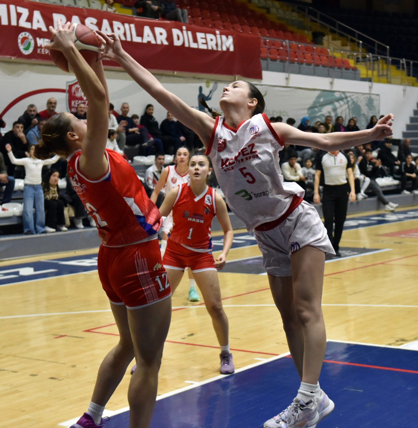 Kepez Belediyesi - Kepez’in kızları eze eze yendi