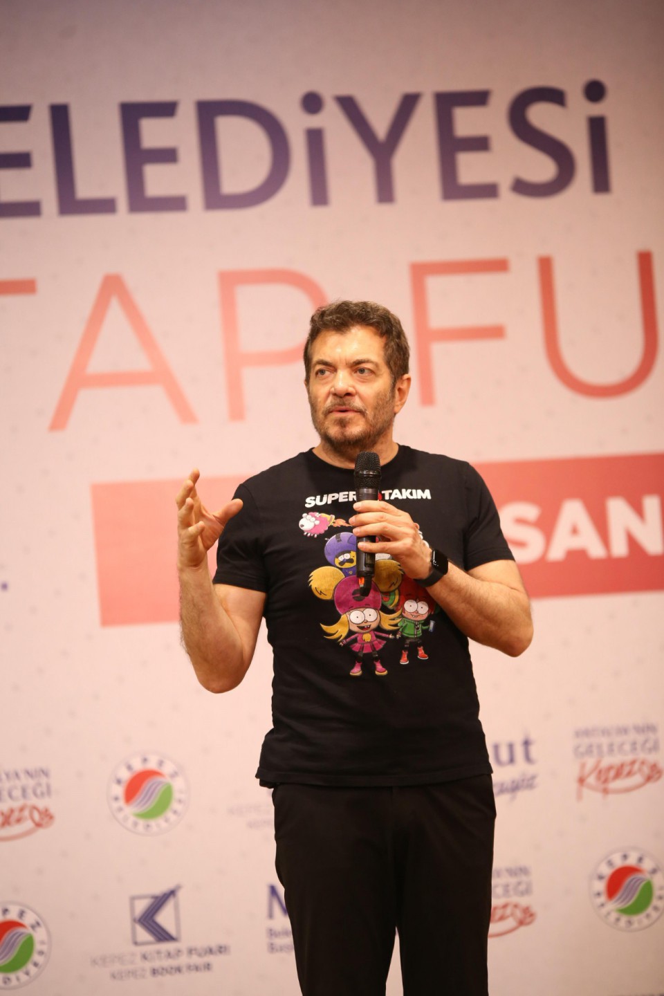 Kepez Belediyesi - Varol Yaşaroğlu, Kepez Kitap Fuarı’nda okurlarıyla ...