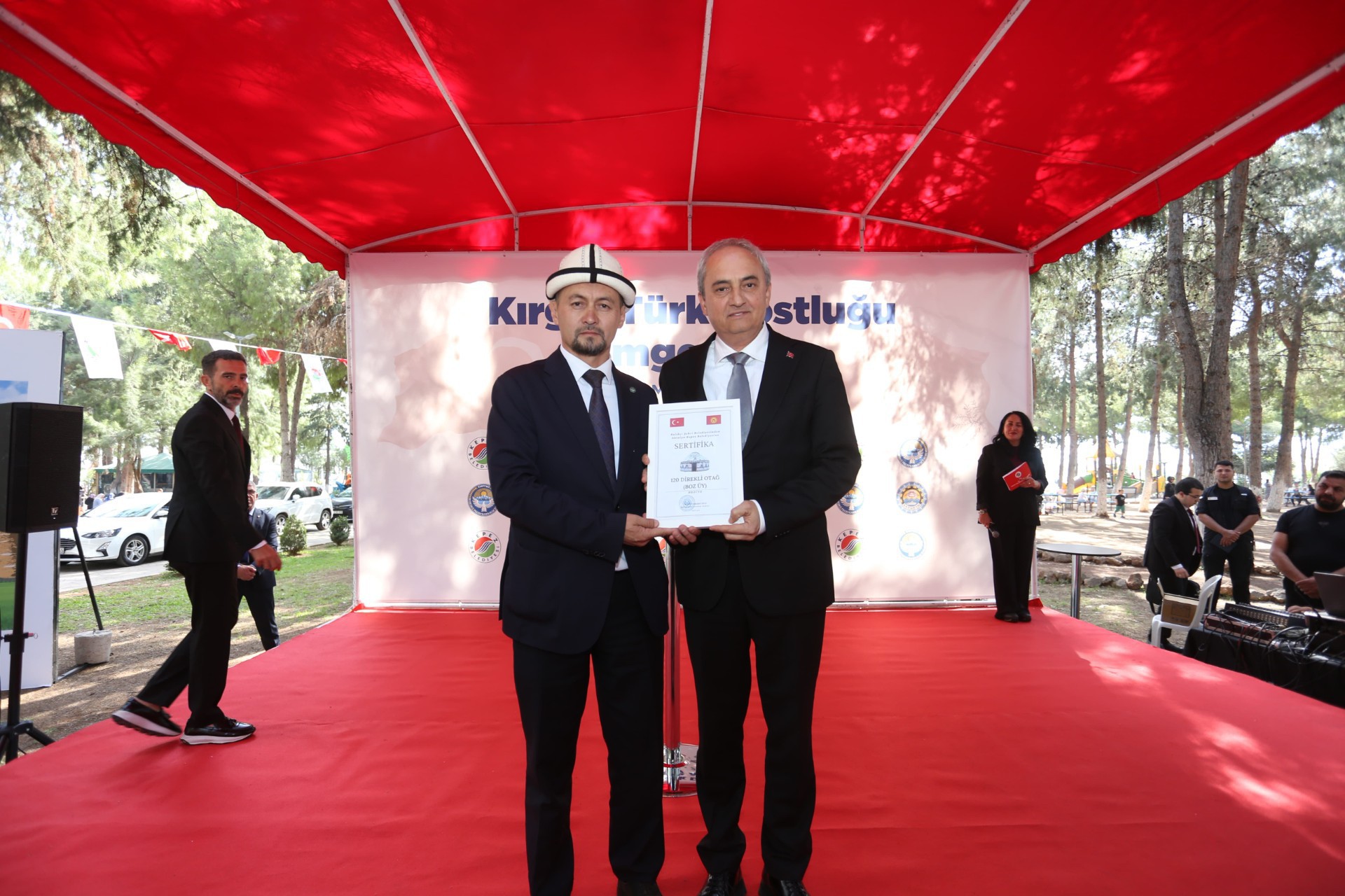 Kepez Belediyesi - Kepez’den Dokumapark’a “Kırgız-Türk Dostluğu Simge ...