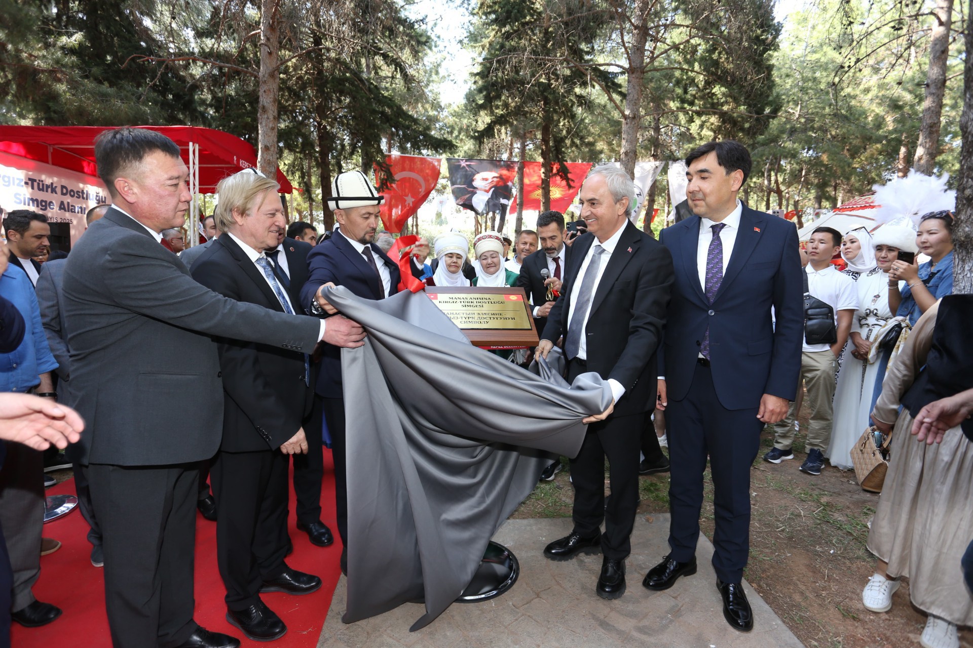 Kepez Belediyesi - Kepez’den Dokumapark’a “Kırgız-Türk Dostluğu Simge ...