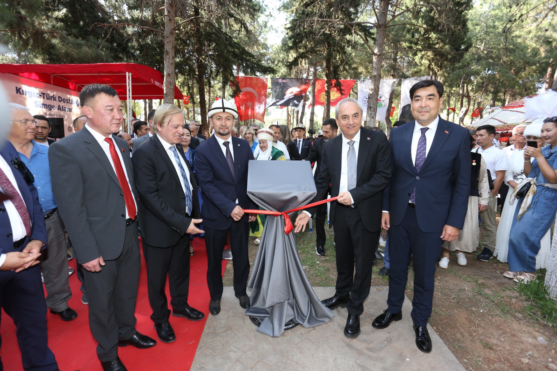 Kepez Belediyesi - Kepez’den Dokumapark’a “Kırgız-Türk Dostluğu Simge ...